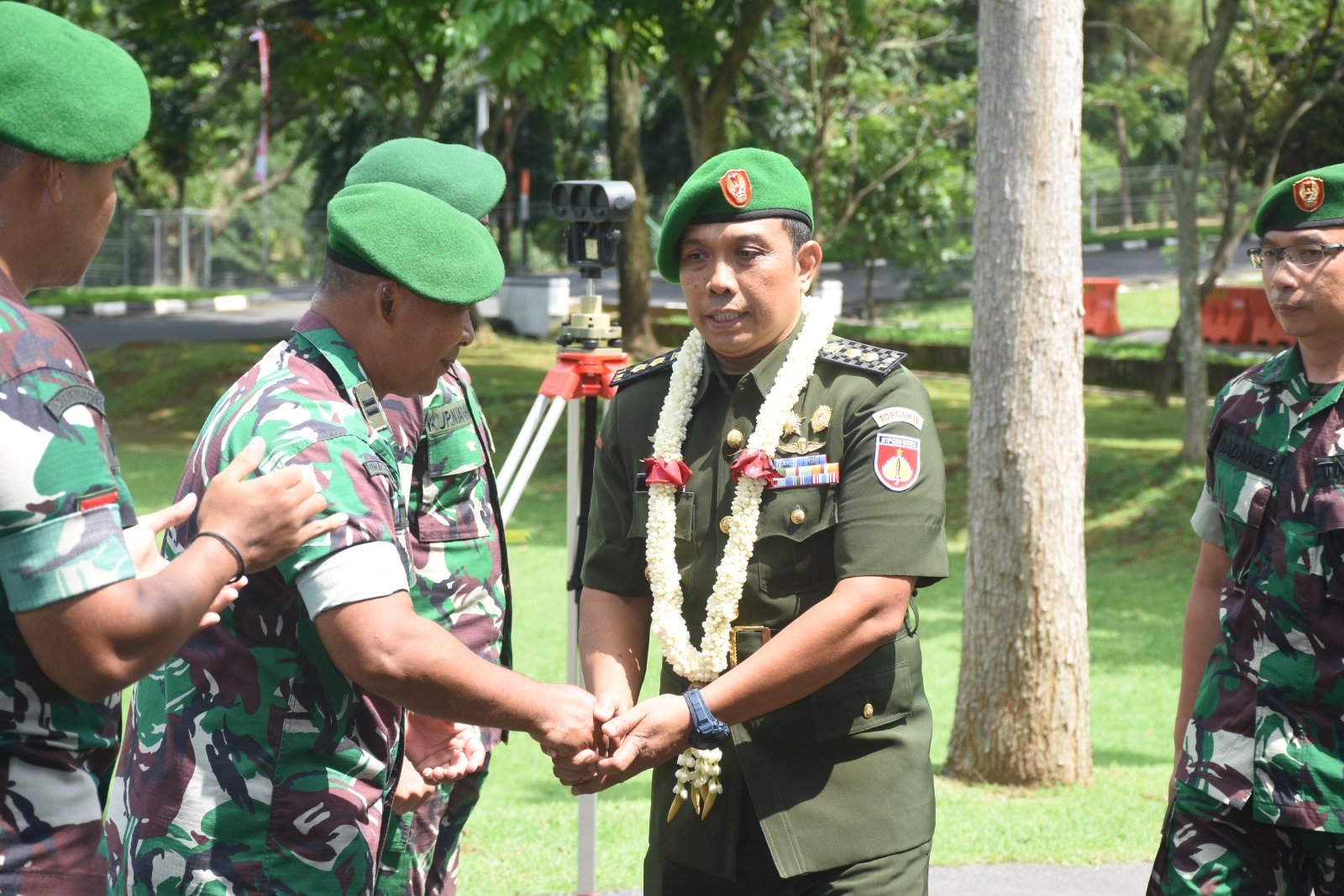 Prajurit dan PNS Topografi Kodam IV/Diponegoro Sambut Letkol Ctp ... Prajurit dan PNS Topografi Kodam IV/Diponegoro Sambut Letkol Ctp ...