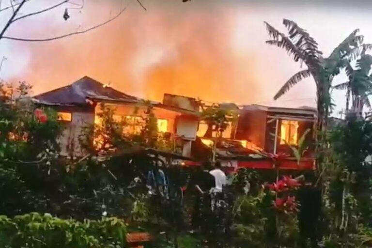 12 Rumah Ludes Terbakar di Cipanas Cianjur, Diduga Dipicu Ledakan Gas ...